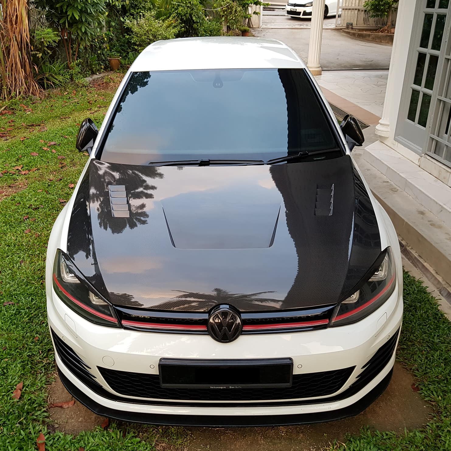 MK7/7.5 Premium Vented Hood Level 2 - Premium DeutschCarbon